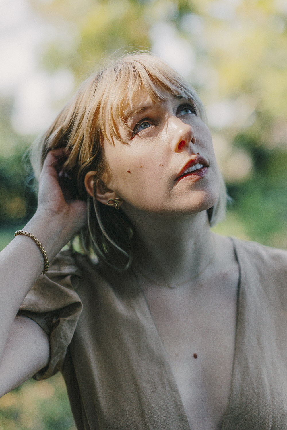 "Pretty Damn Hopeful": Pomplamoose's Nataly Dawn Soars & Stirs on Beautifully Intimate ...