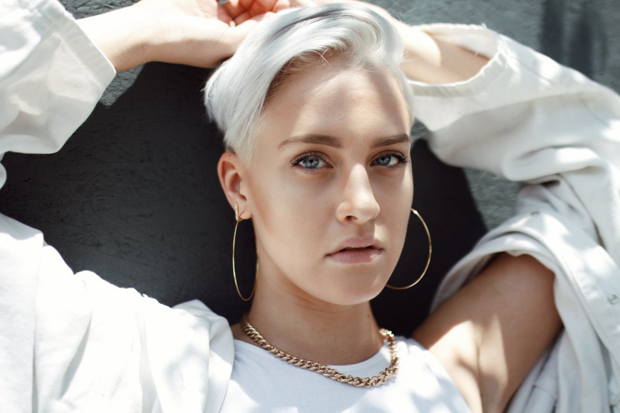 "Nostalgic, Visceral, & Electric": Inside ella jane's Stunning Debut EP ...