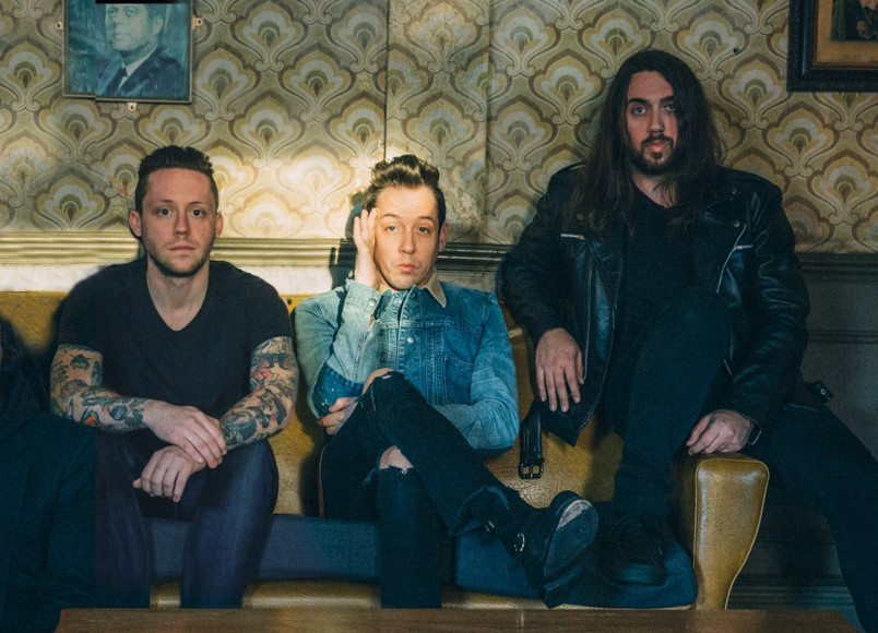 Celebrate Your Love with MONA's Impassioned "Kiss Like a Woman ...