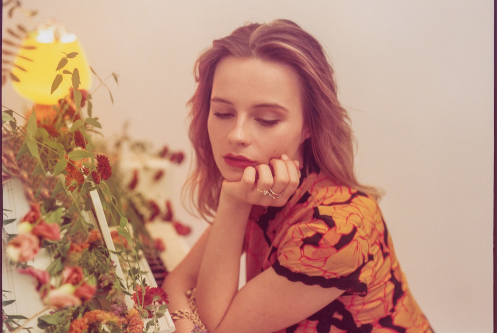 Gabrielle Aplin Dives into Her Raw, Breathtaking "My Mistake" - Atwood ...
