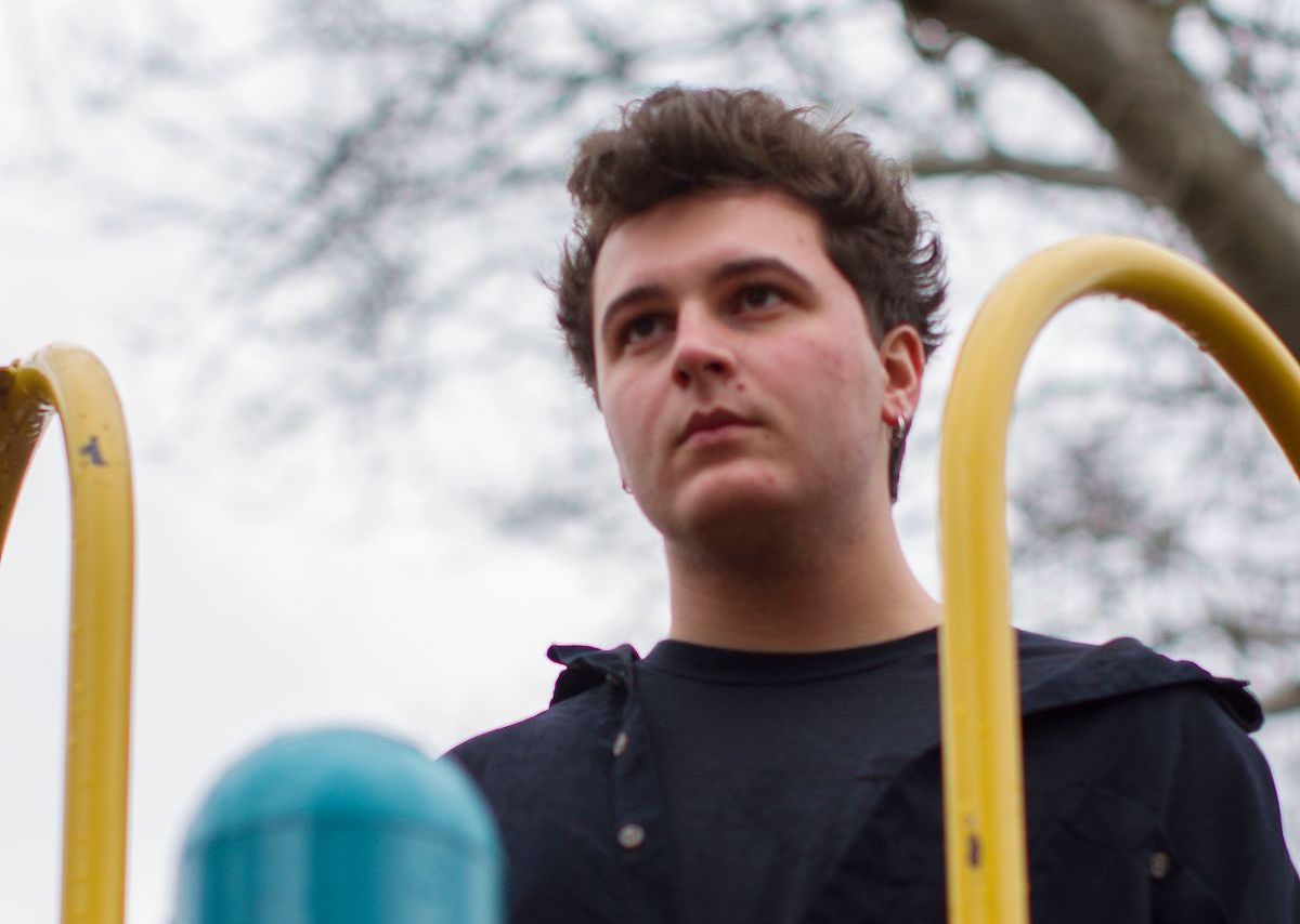 Premiere: Roken Basks in Sweet Seclusion on Debut "Comfortable ...