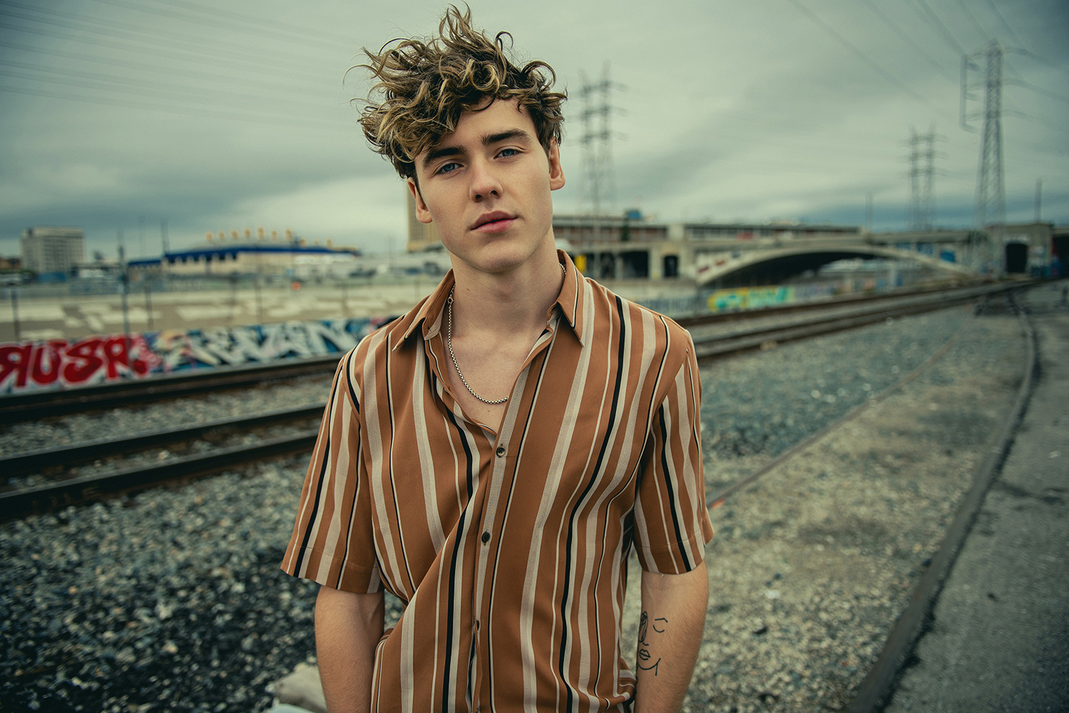 Premiere: Ocie Elliott's Beautifully Raw, Fresh Folk Shines in "Tracks ...