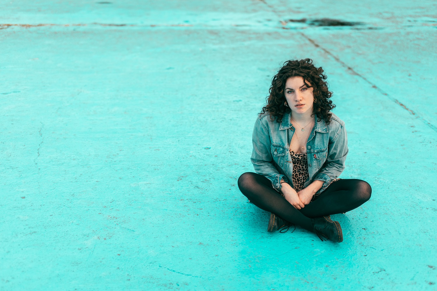 Premiere: Hedara's Shiver-Inducing New Song "Frozen" - Atwood Magazine