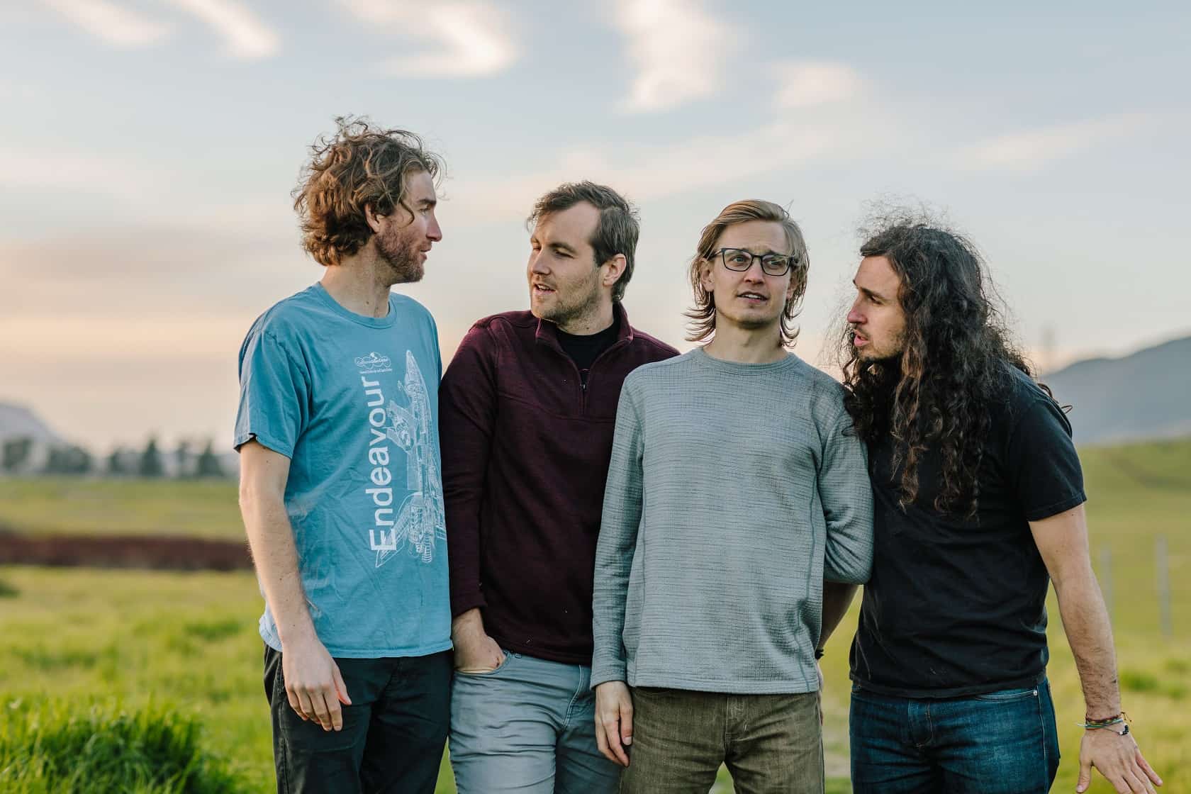 Album Premiere: Próxima Parada Find Summer in All Things on 'Kind ...