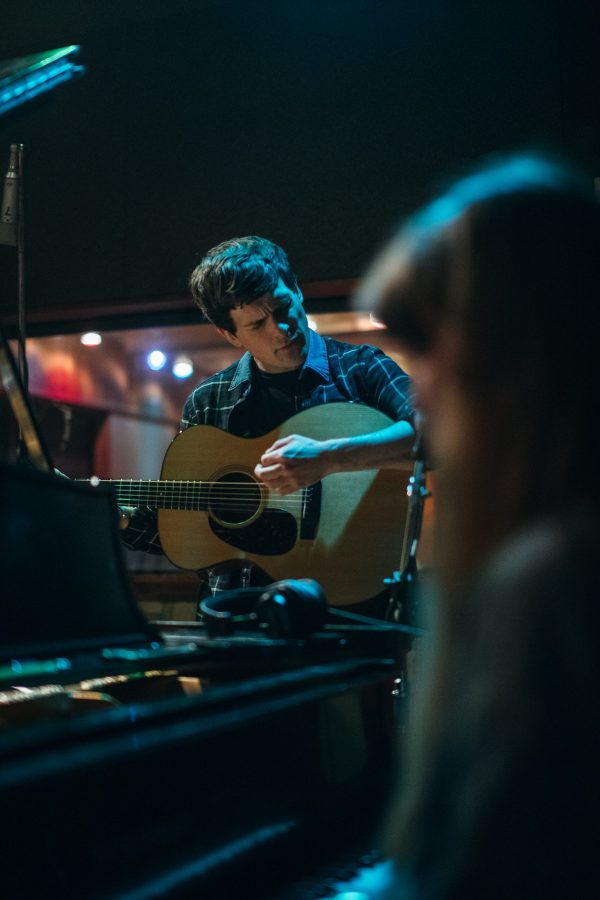 Review: Tom Speight Echoes Love & Tender Beauty in 'Sunset Sound' EP ...