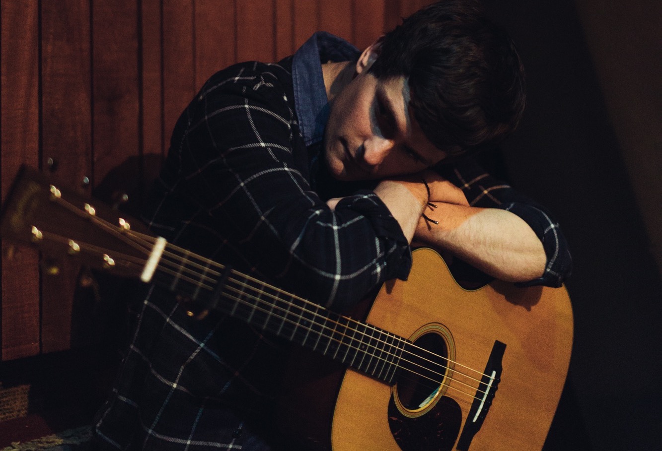 Review: Tom Speight Echoes Love & Tender Beauty in 'Sunset Sound' EP ...