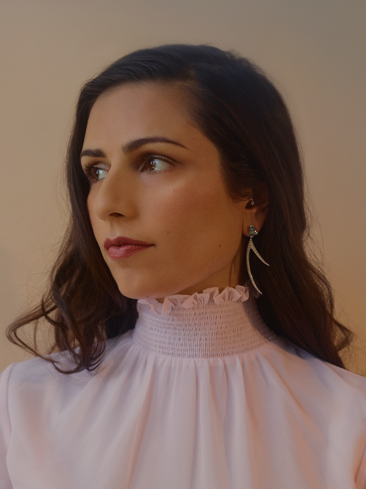 Premiere: London's Azadeh Debuts with Intimate Song of Healing, "The ...
