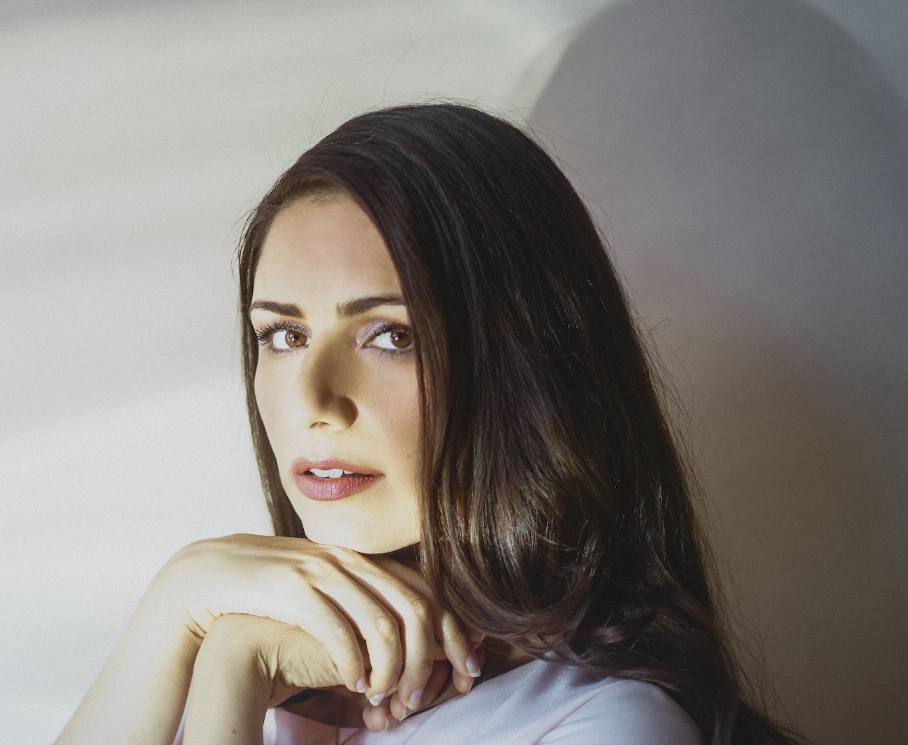 Premiere: London's Azadeh Debuts with Intimate Song of Healing, "The ...