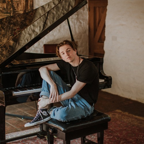 "It's me falling in love with the city": UK Singer/Songwriter Isaac ...