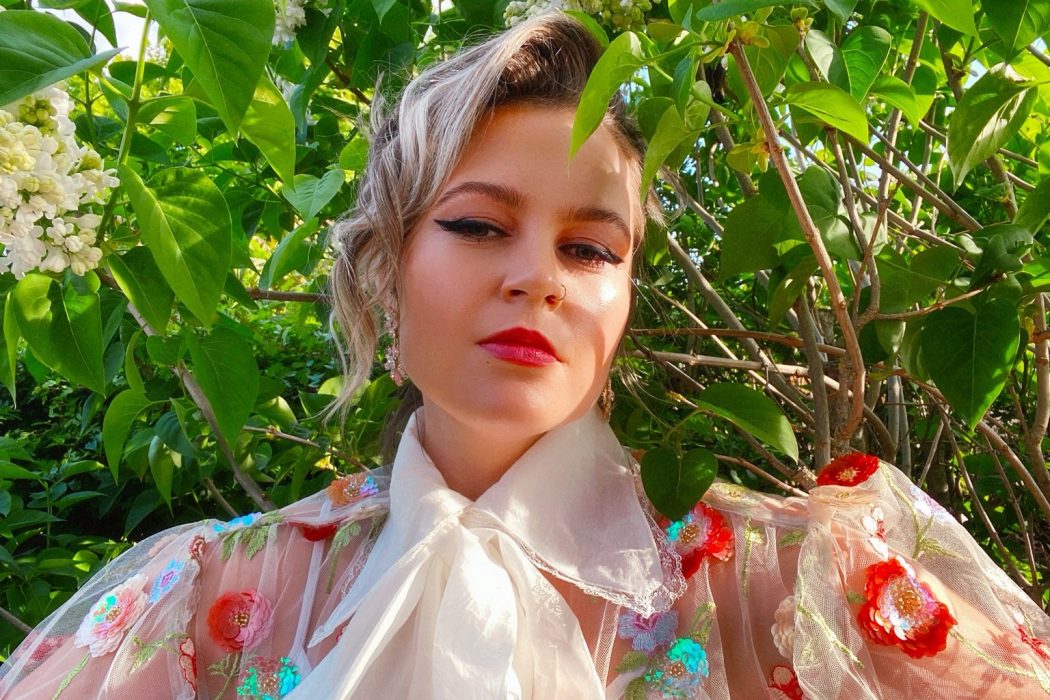 Interview with Elli Ingram: Songs to Get You Through the “Heavy ...