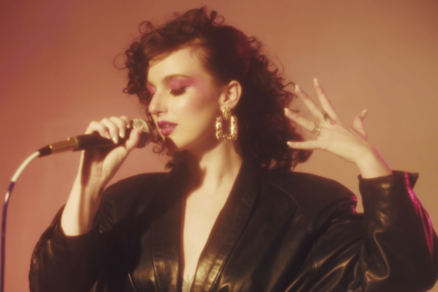 Interview: Emily Blue's Euphoric "7 Minutes" Is an Irresistible ...