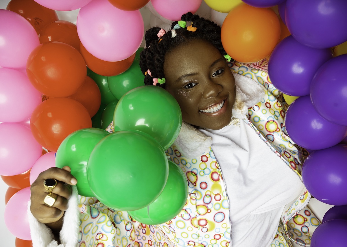 Interview: TENI THE ENTERTAINER Shines on Radiant Debut Album ...