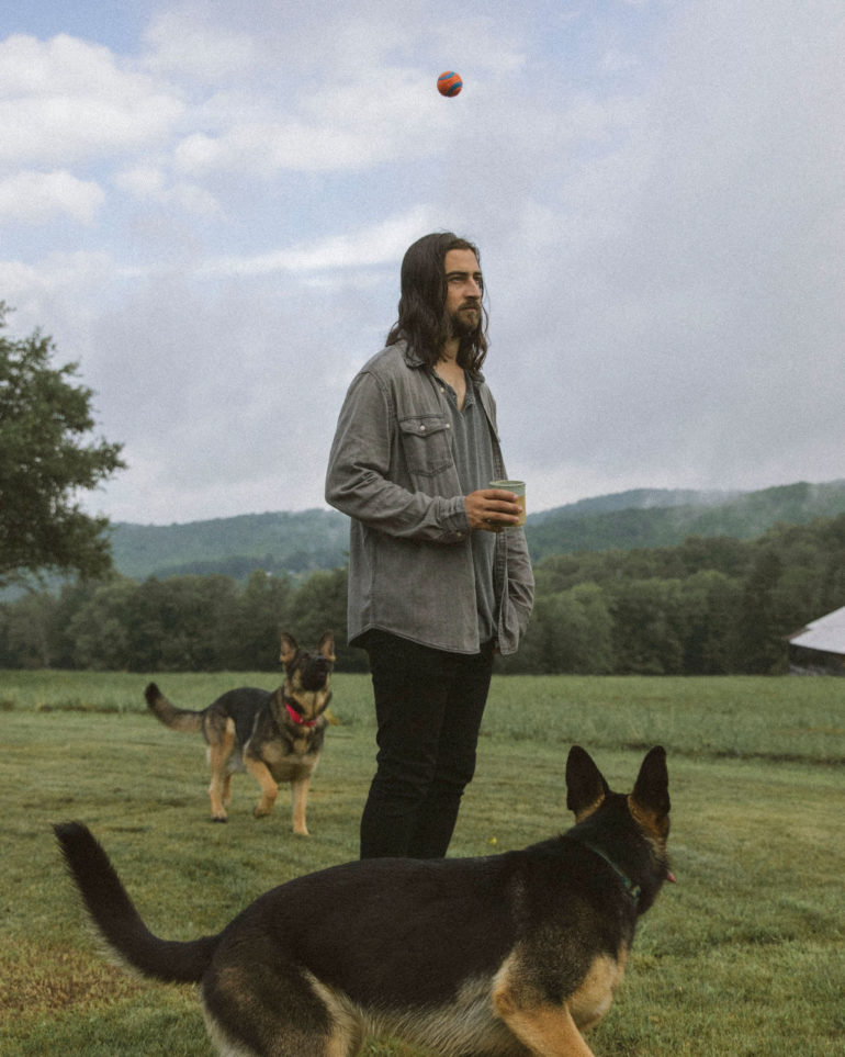 Interview: Noah Kahan on Third LP 'Stick Season', Embracing His Roots ...