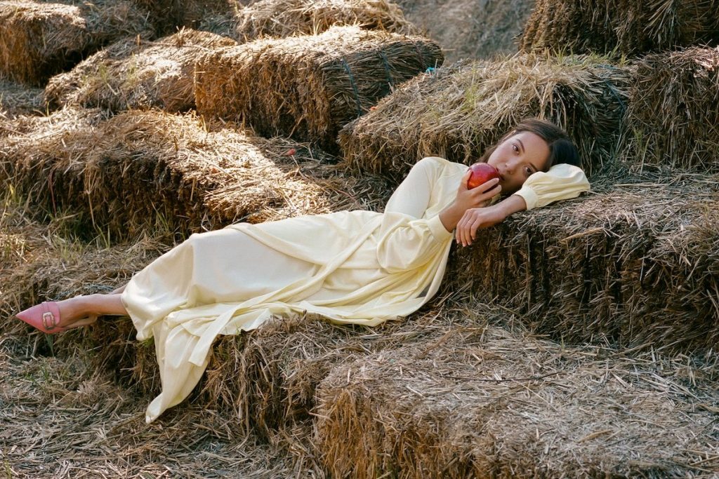 Review: Tender, Intimate, & Warm, Laufey Wears Her Heart on Her Sleeve ...