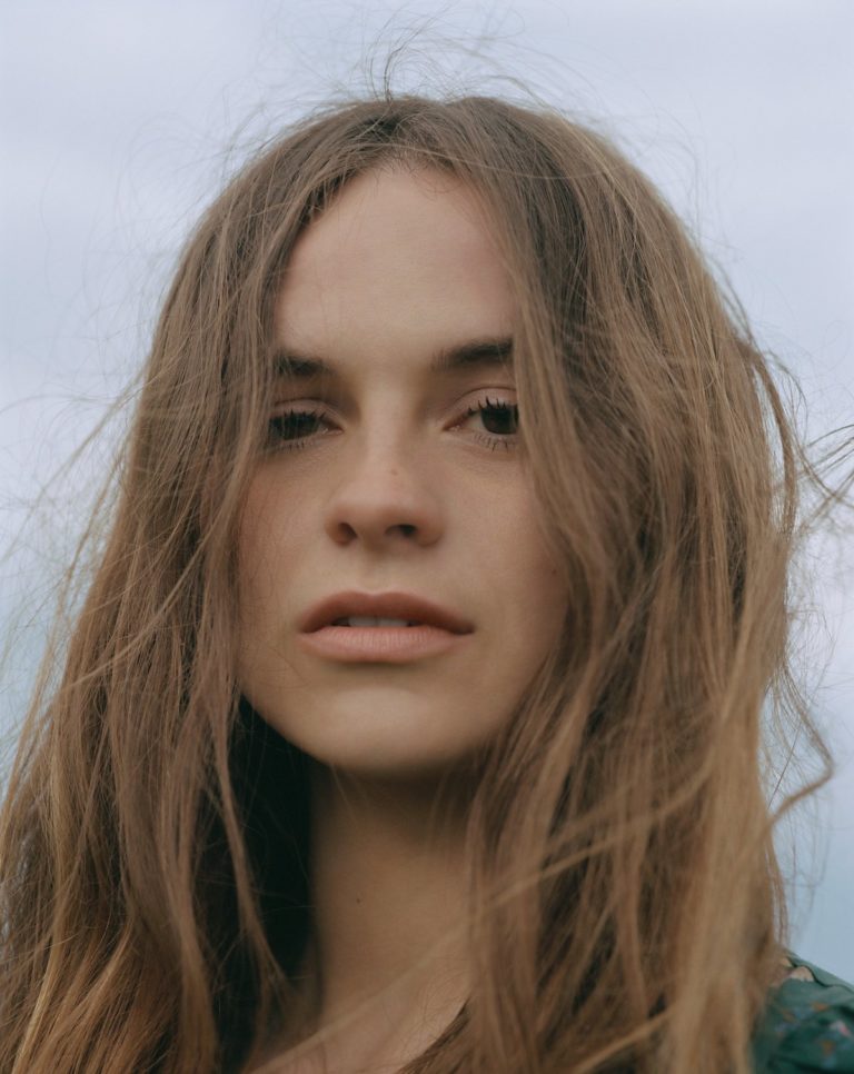 Interview: Gabrielle Aplin’s Honest & Reflective 'Phosphorescent ...