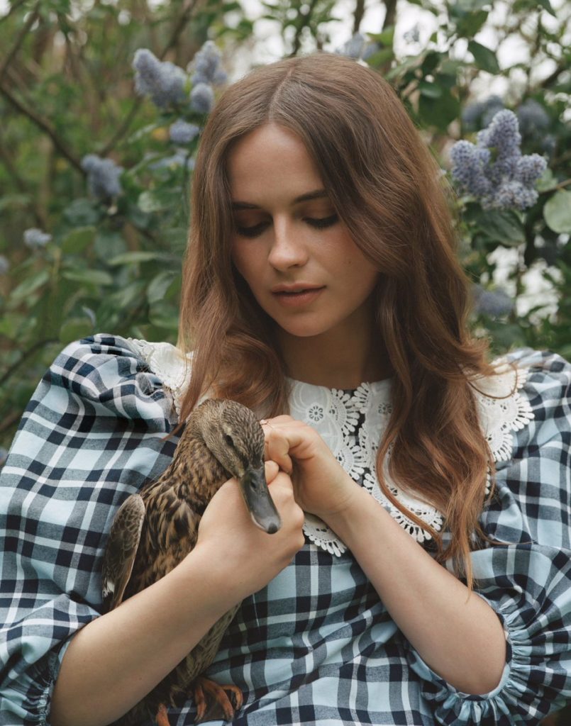 Interview: Gabrielle Aplin’s Honest & Reflective 'Phosphorescent ...