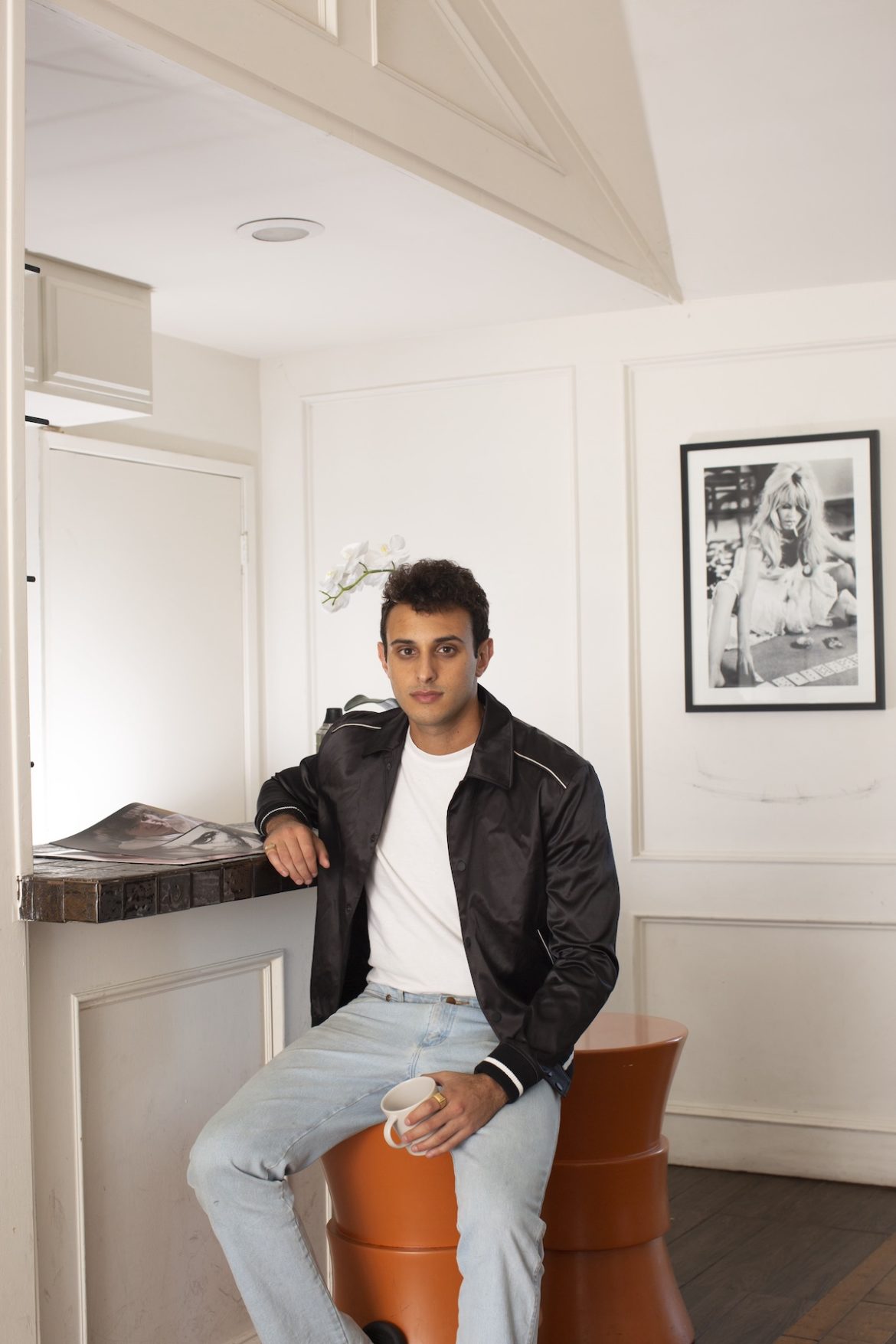 Feature: Indie Pop Artist Dror Embraces Change in the New Year - Atwood Magazine