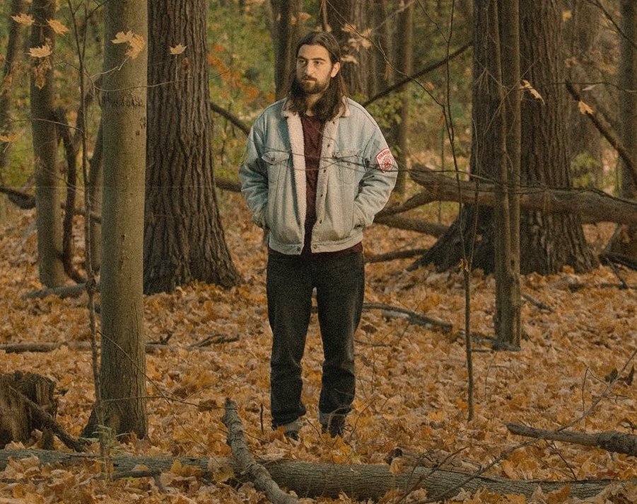 Interview: Noah Kahan on Third LP 'Stick Season', Embracing His Roots ...