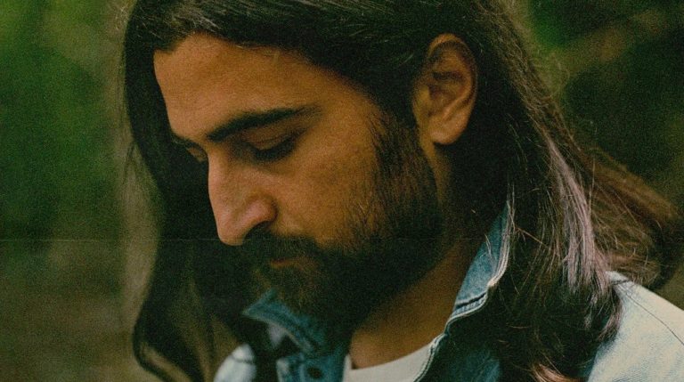 Interview: Noah Kahan on Third LP 'Stick Season', Embracing His Roots ...