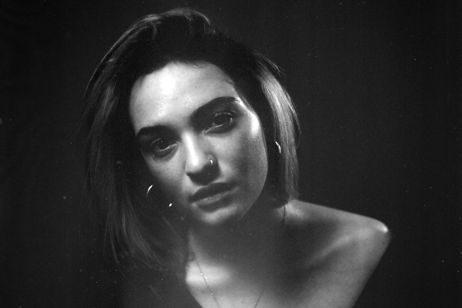 "Heartbreak, Growth, & Healing": néomí Spills Her Soul in Achingly ...