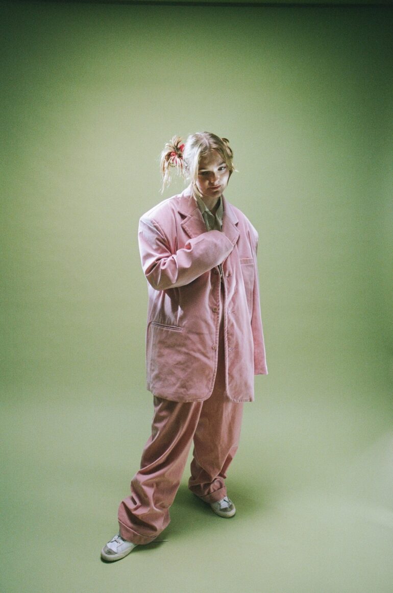 Interview: Dizzy's Katie Munshaw Talks Dogs, Adulthood, & the Band's ...