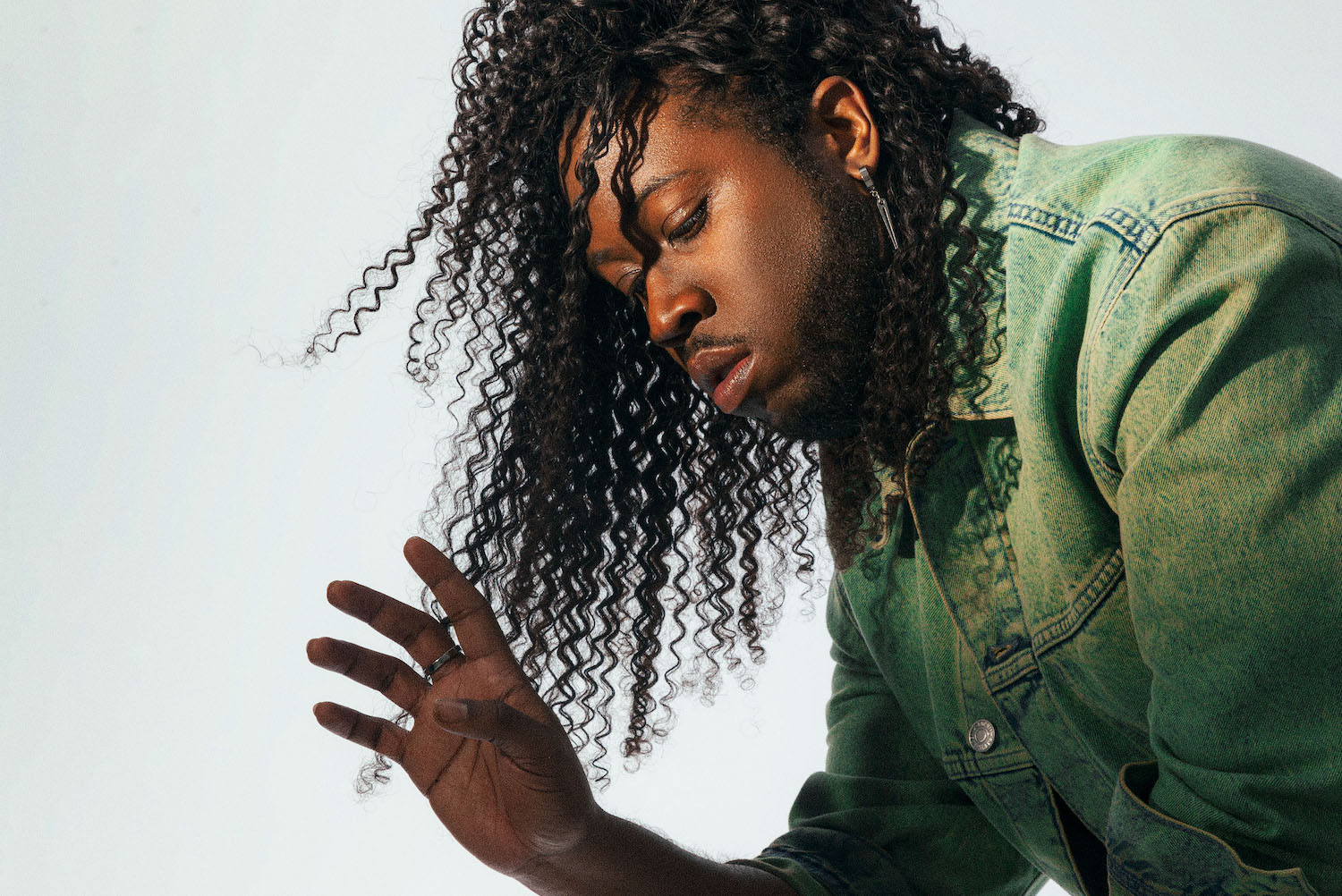 Artist to Watch Tafari Anthony Returns with Dazzling Dance-Pop Seduction "Falling Back" - Atwood ...