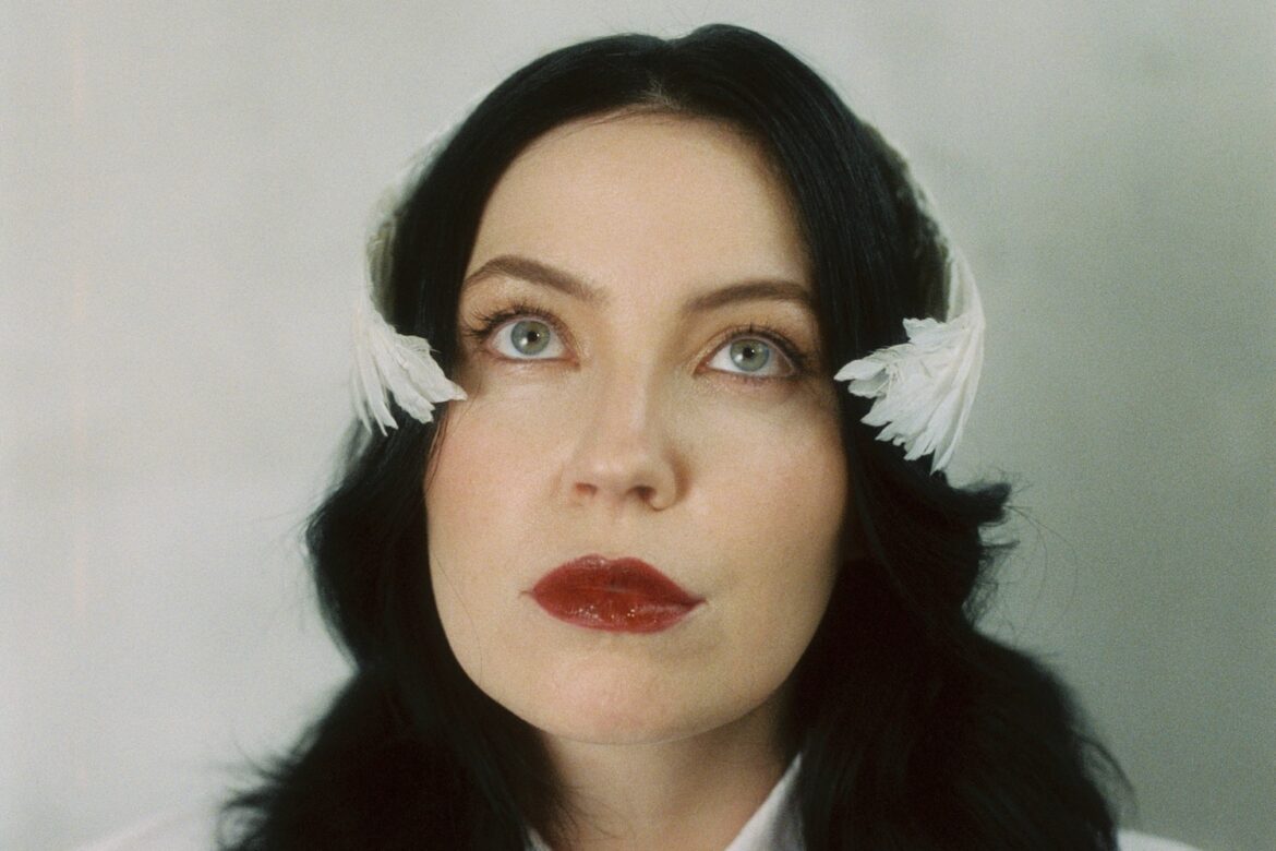 Today's Song: Bishop Briggs Owns Her Mess in "Baggage," an Impassioned ...