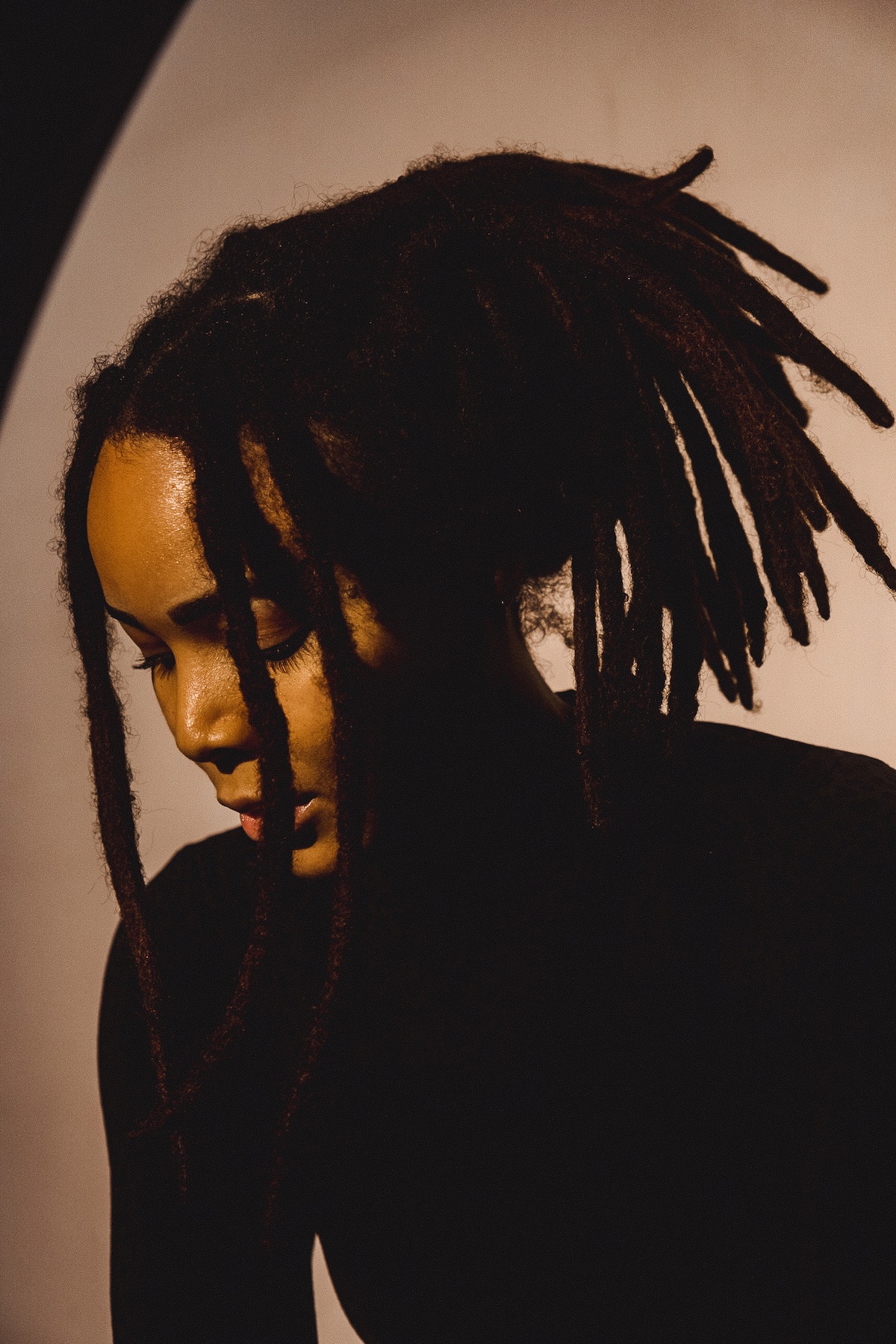The Relaxed Intensity of Chinwe's Soul-Stirring "Come We Fly" - Atwood ...