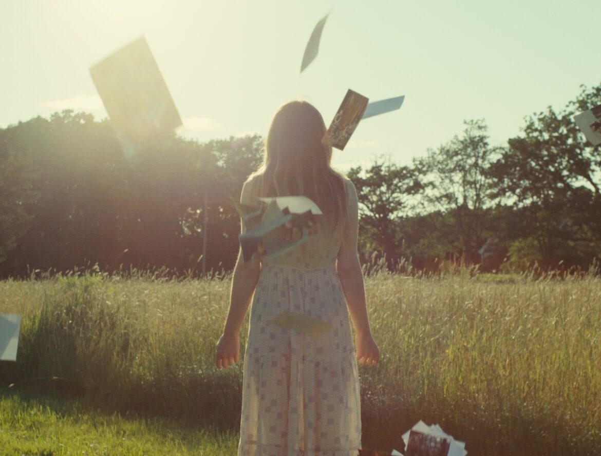 Premiere: Hayley Reardon Bares Her Soul on the Achingly Vulnerable ...