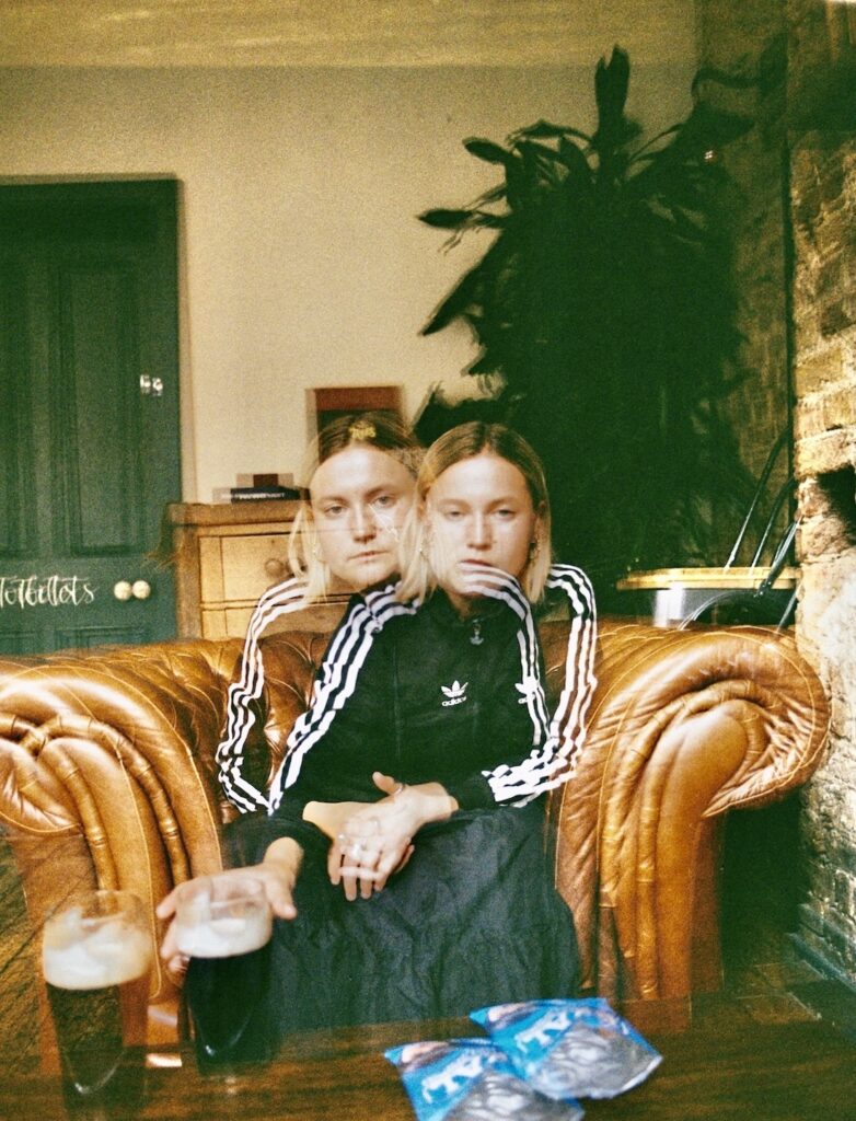 GIYA's Soul-Soaked "spin the record" Aches With a Dreamy, Warm ...