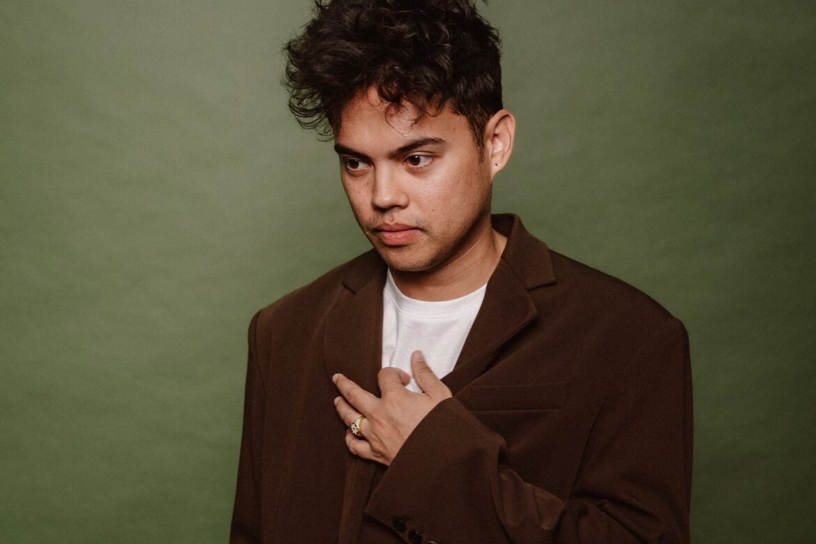 Tim Atlas Falls for the Seasonal Crush in Daydreamy & Hazy "The ...