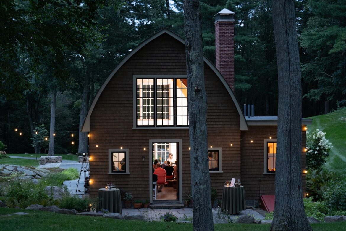 Hayley Reardon Is Intimate, Up-Close & Personal on 'Live at Starseed ...