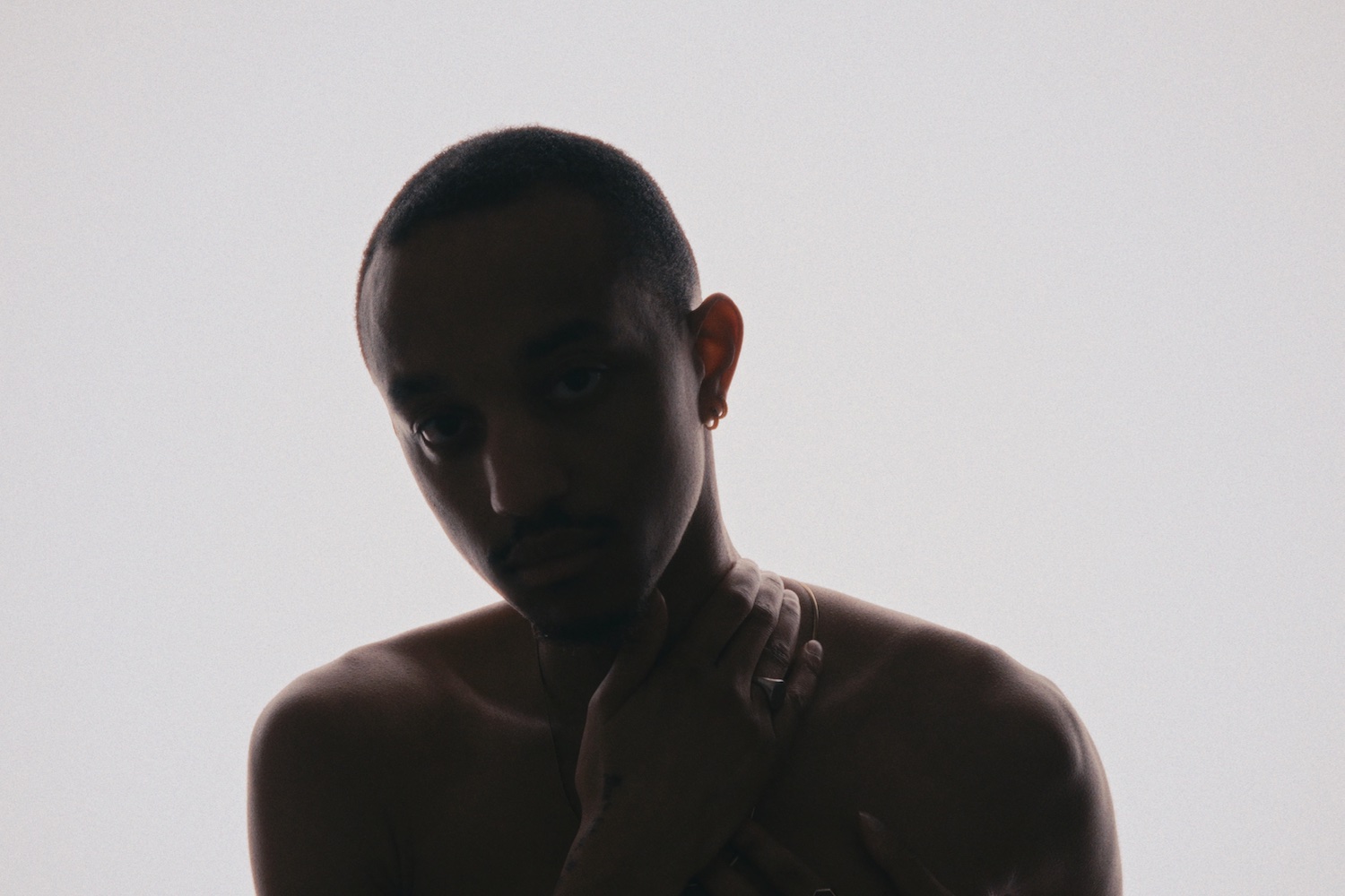 Zach Bryan Bares It All in Emotional Single, “Pink Skies” - Atwood Magazine