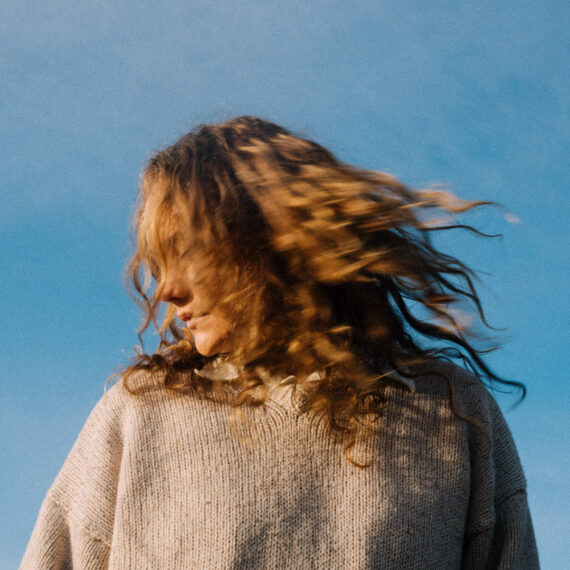 Premiere: Temme Scott's Beautifully Aching Anti-Love Song, "Softly ...