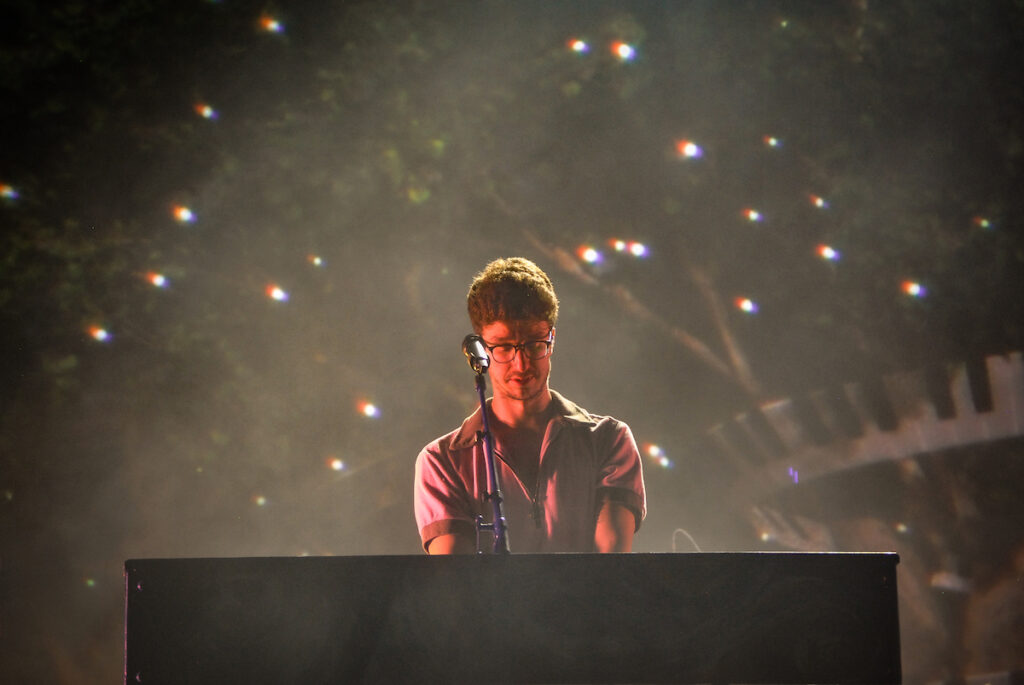 Live Review: AJR Strike Ears, Eyes, & Hearts on the “Maybe Man” Tour in ...