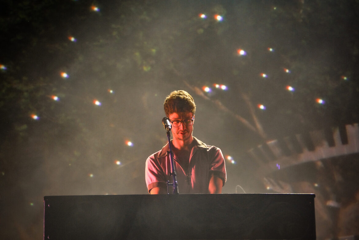 Live Review: AJR Strike Ears, Eyes, & Hearts on the “Maybe Man” Tour in ...