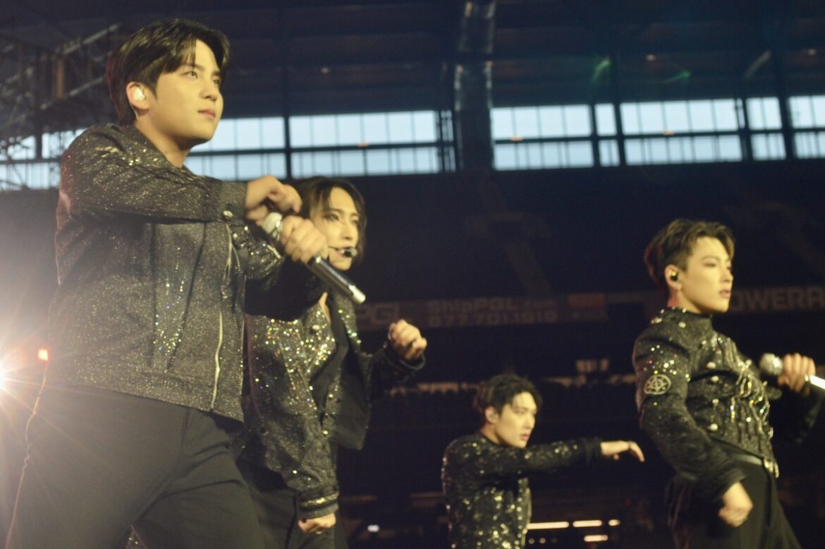 Live: K-Pop Superstars ATEEZ Light Up Arlington's Globe Life Field ...