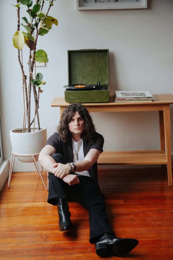 Premiere: Hamish Anderson's "You're Mine" Is a Smoldering Display of ...