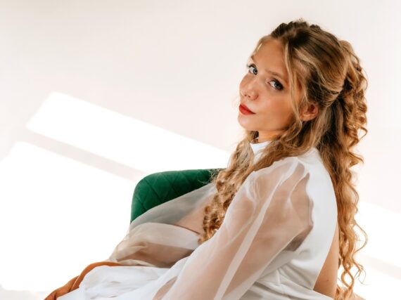 Elizma Unpacks Emotion & Explores Heartache on “What’s in My Head ...