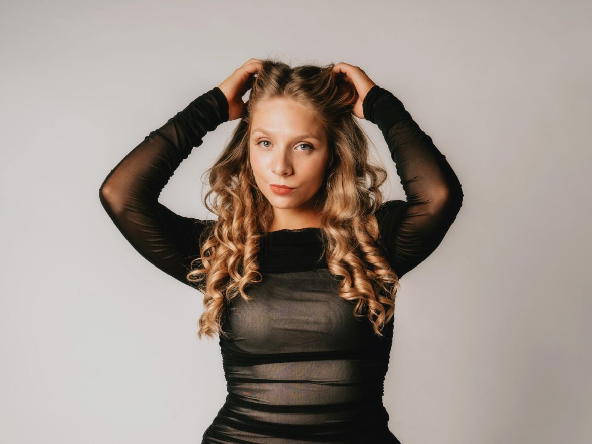 Elizma Unpacks Emotion & Explores Heartache on “What’s in My Head ...