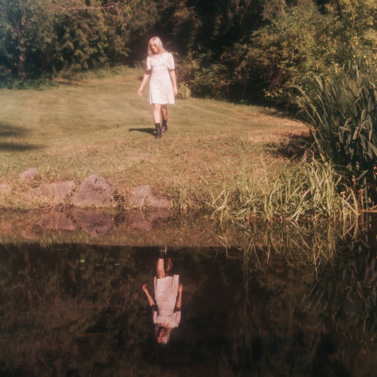 Review: Mia Day’s ‘Hellier, Forever’ Is a Timeless Ode to ‘90s Grunge ...