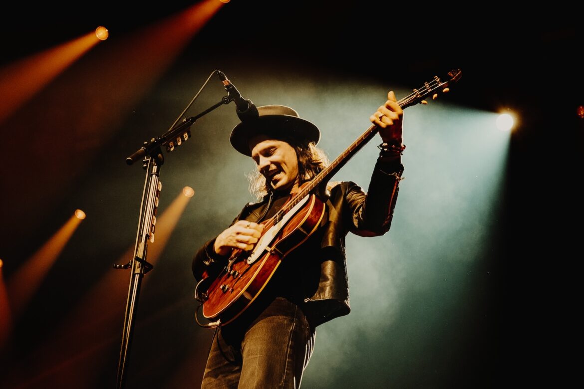 Live: James Bay Electrifies a Sold Out Crowd at London's OVO Arena ...