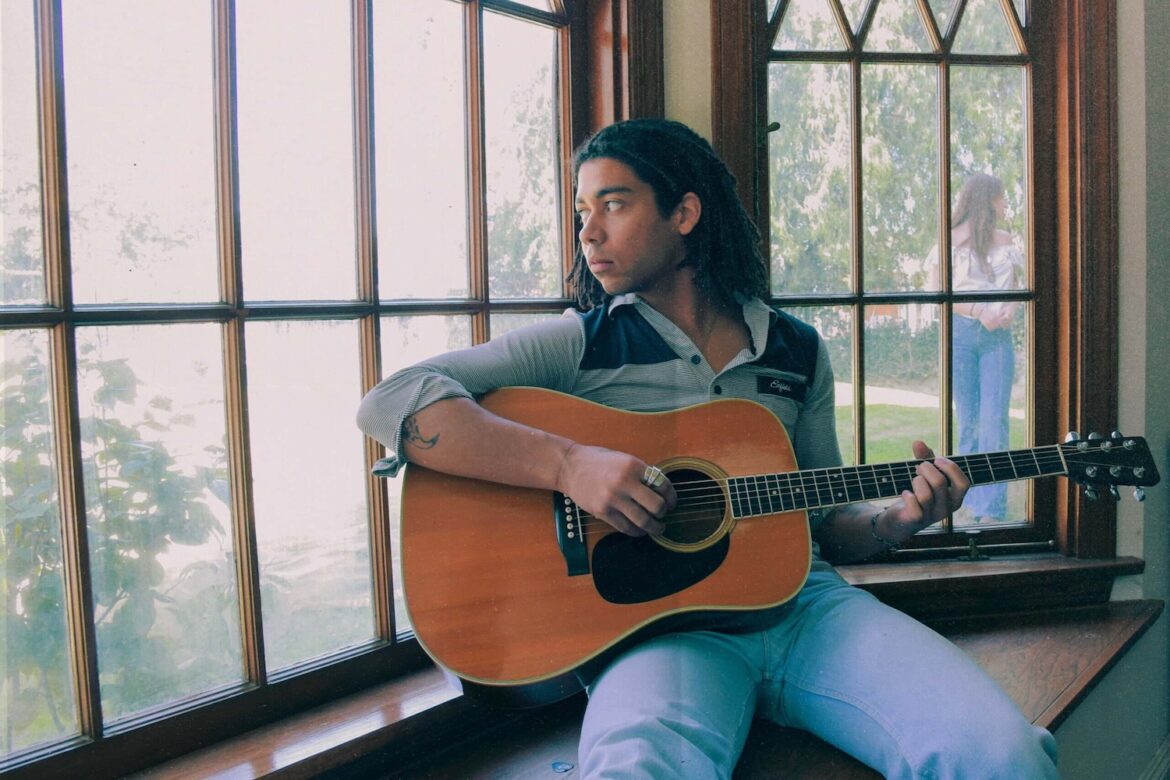 Luke Tyler Shelton's Sun-Soaked "Love on My Mind" Shines With Vintage ...