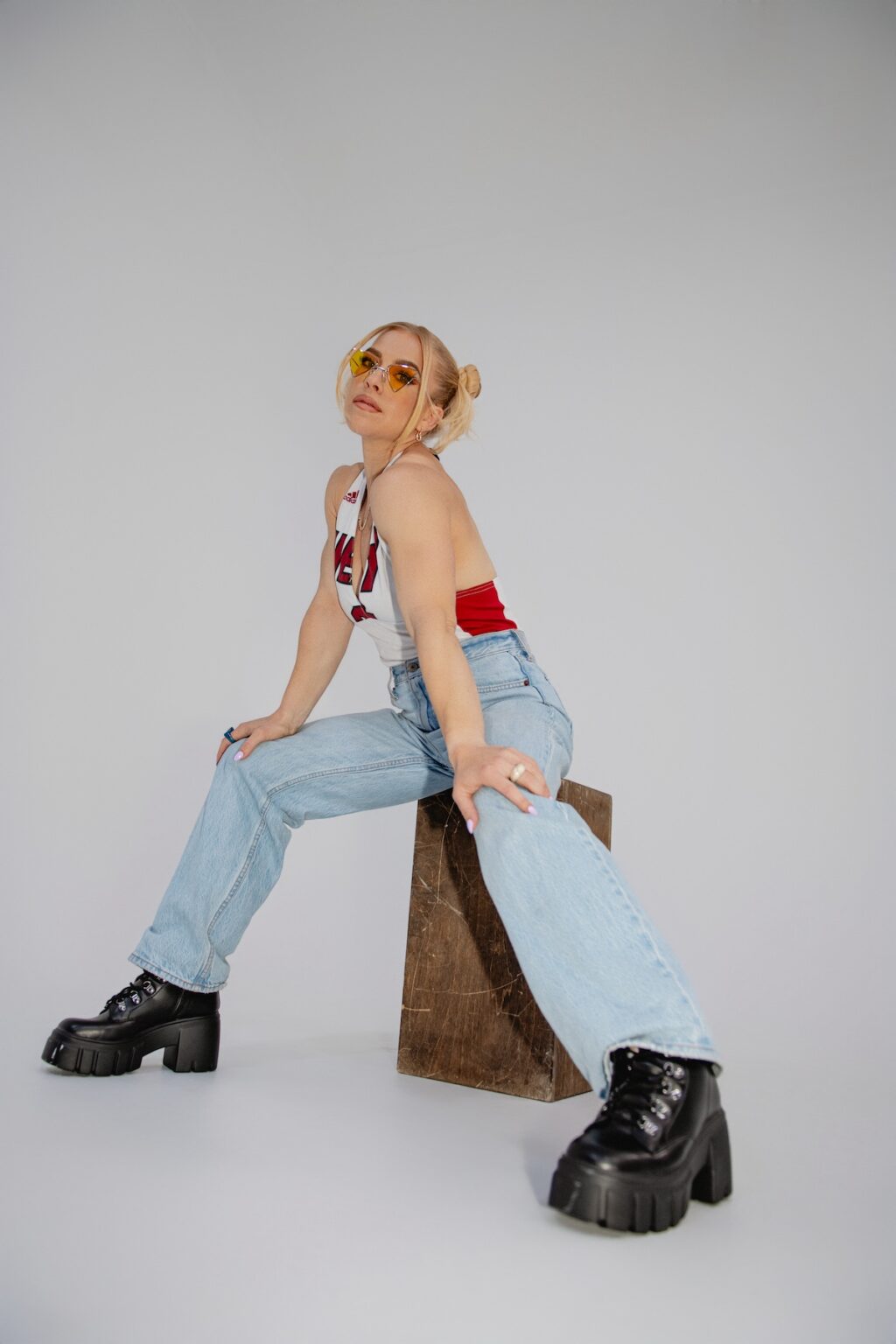 Maggie Szabo Commands Attention with Pop Power & Swagger in “Boom Shaka” - Atwood Magazine