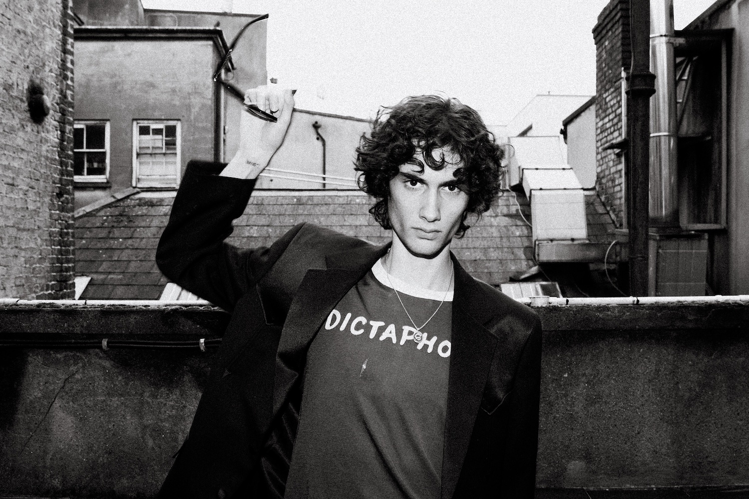 sombr's "We Never Dated" Hurts in All the Quiet Ways of Unspoken Love ...