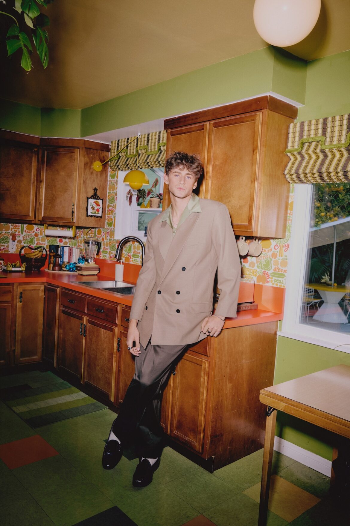 Interview: Magnus Ferrell Is Fun, Young, and Unafraid of His Shadows ...