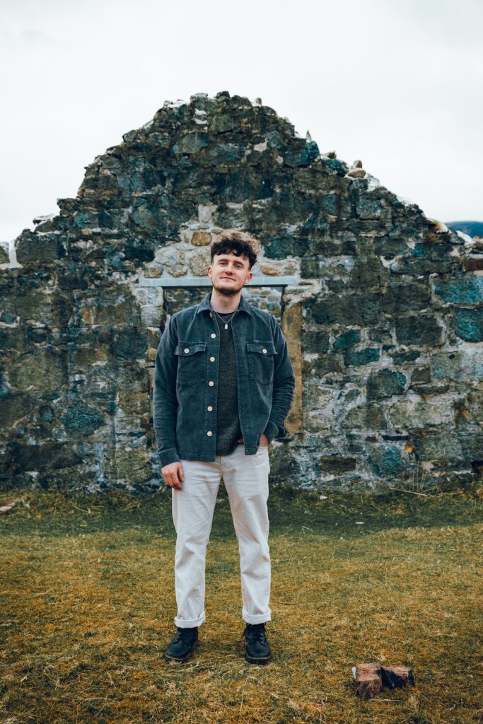 Odhran Murphy Bares His Soul on Debut EP ‘Stuck in the Middle,’ a Folk ...