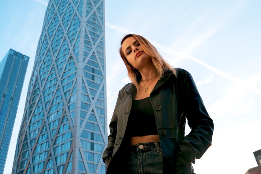 ELUNIA Opens Up About Work Pressure & Exhaustion in “Strobe Lights ...