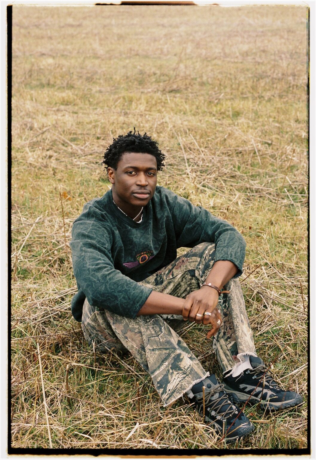 Mon Rovîa Finds His Voice, His Power, & His Bloodline on “Heavy Foot ...